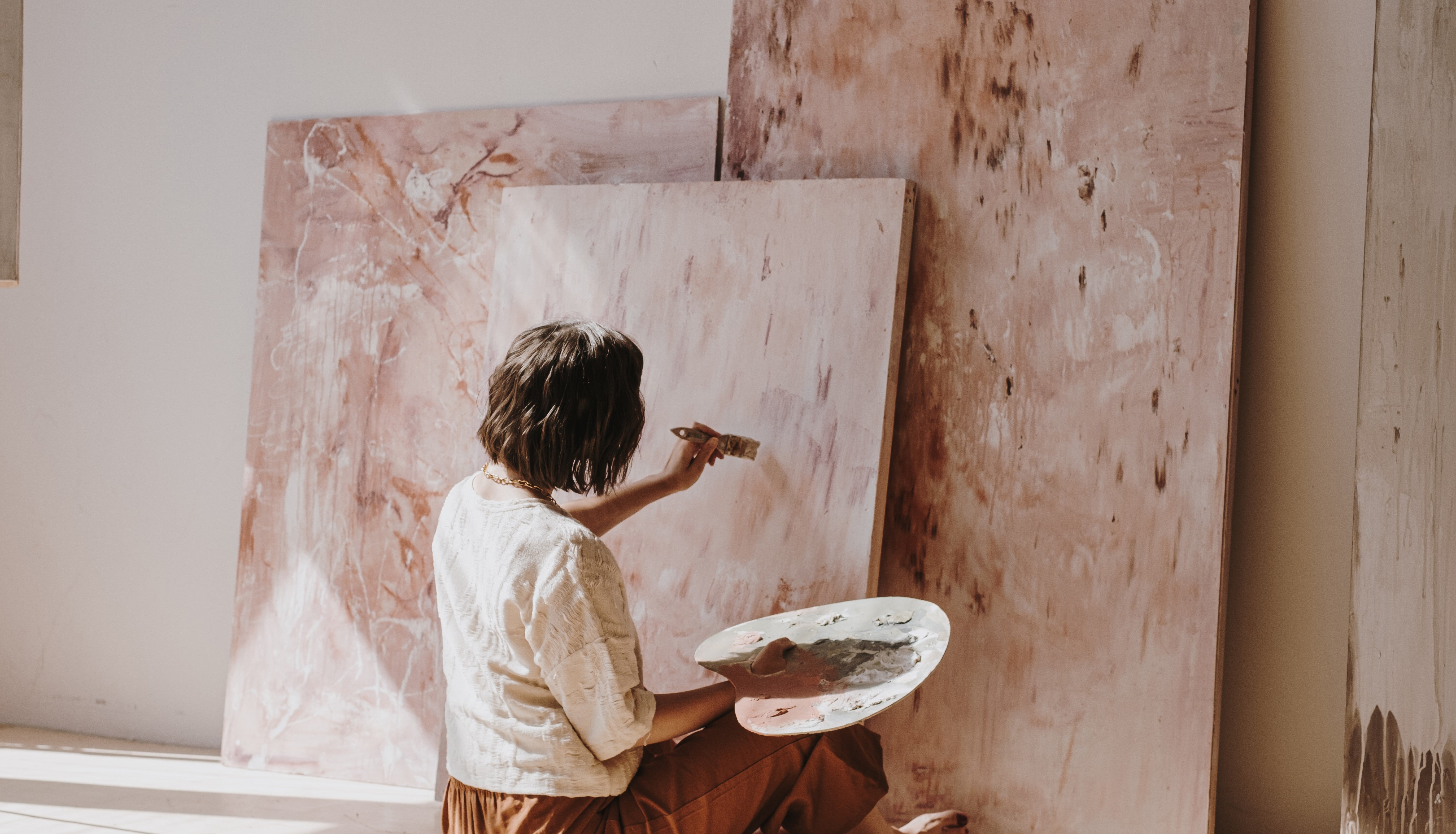 The Power of Color: Using Art to Enhance Your Home's Aesthetic - Curaetr